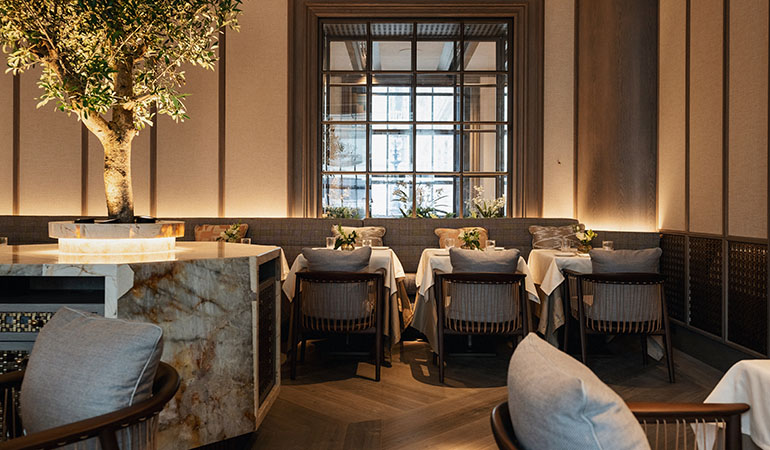 The Guards Bar and Lounge - The OWO